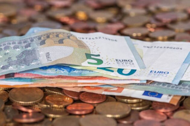 Euro, cresce il ruolo globale ma pesano i limiti dei mercati
